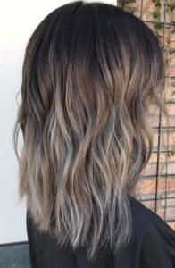 9 Idea Warna Rambut Ash Grey Wanita Cantik 2025